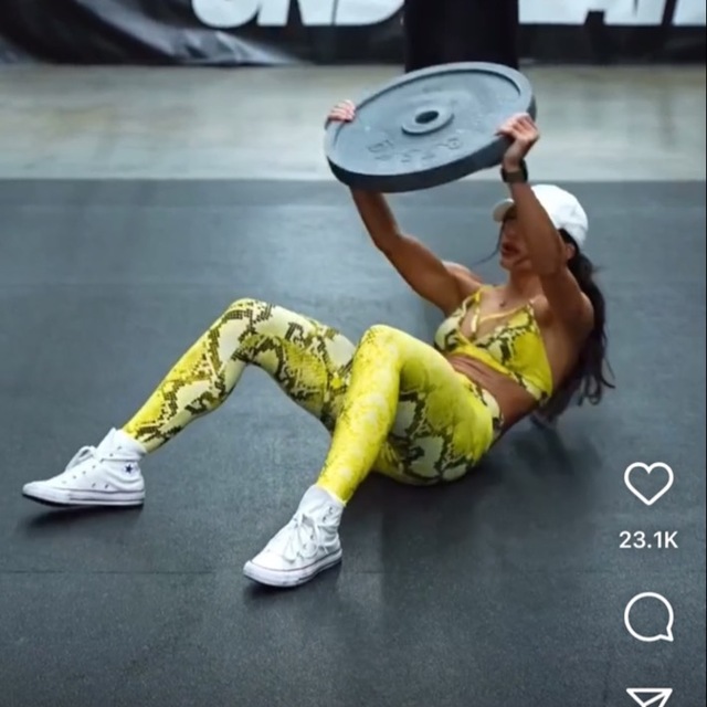 Plate Overhead Sit-Ups by Deanna B. - Exercise How-to - Skimble