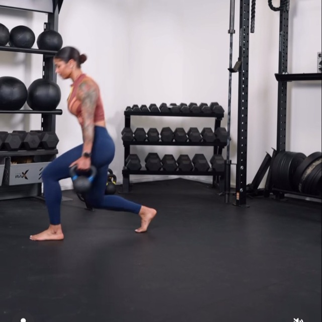 Diagonal Lunges por Deanna B. - Ejercicio Cómo hacerlo - Skimble