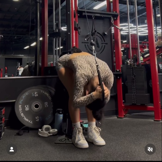 Rope Abdominal Crunches by Deanna B. - Exercise How-to - Skimble