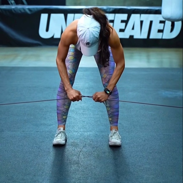 Bent Over Cable Flys por Deanna B. - Ejercicio Cómo hacerlo - Skimble