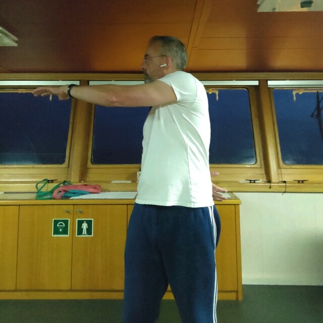 Body Twist by Frank Roodenburg - Exercise How-to - Skimble