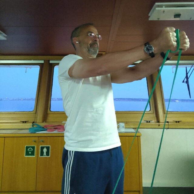 Banded Front Chest Raise by Frank Roodenburg - Exercise How-to - Skimble