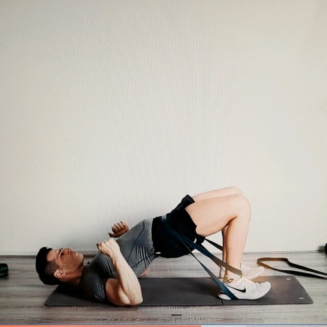 Banded Hip Thrust by Frank Roodenburg - Exercise How-to - Skimble