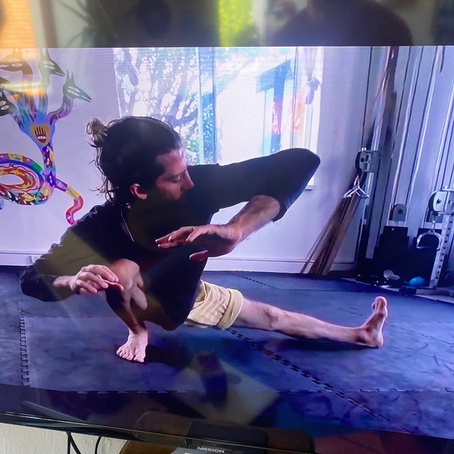 Lateral Deep Lunge by Xando Ananda - Exercise How-to - Skimble