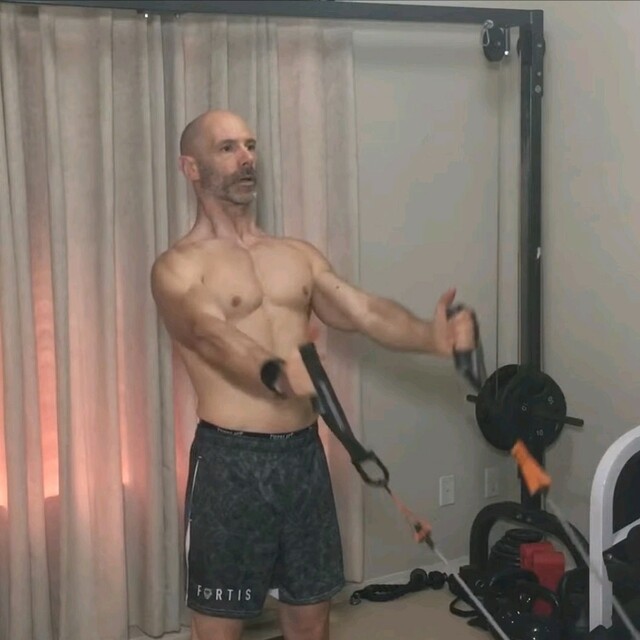 Banded Y Pull por Frank Roodenburg - Ejercicio Cómo hacerlo - Skimble