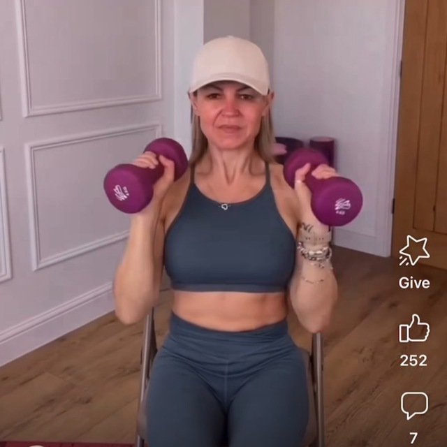 Pom Poms by Jataesha C. - Exercise How-to - Skimble