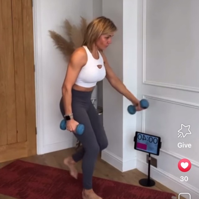 Alternating Curtsies With Arm Lift by Jataesha C. - Exercise How-to ...