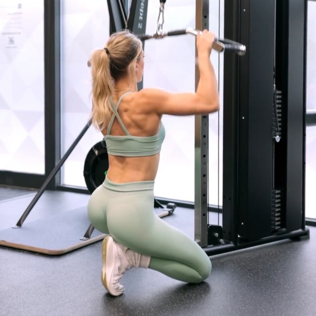 Heavy Lat Pulldowns by Deanna B. - Exercise How-to - Skimble
