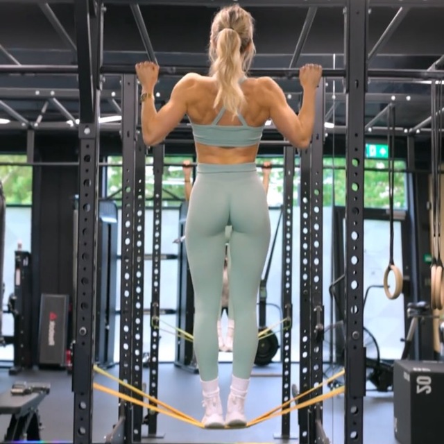 Resistance Band Assisted Pull Ups by Deanna B. - Exercise How-to - Skimble