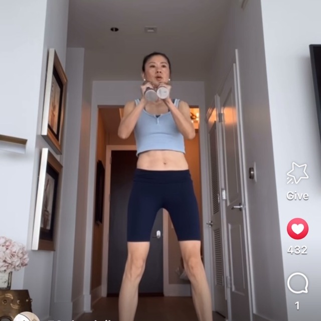 Twisty Elbow Bounce by Jataesha C. - Exercise How-to - Skimble