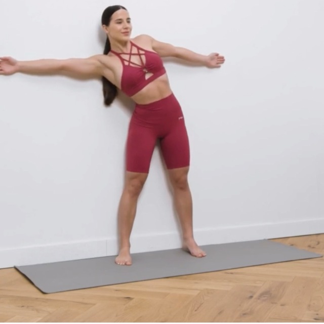 Sideways reach by Gabi Wolosik - Exercise How-to - Skimble