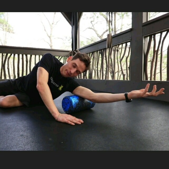 TRICEP FOAM ROLL by Kimberly C. - Exercise How-to - Skimble