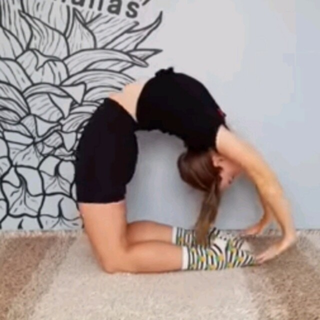 Kneeling Backbend by Angel Ehrlich - Exercise How-to - Skimble