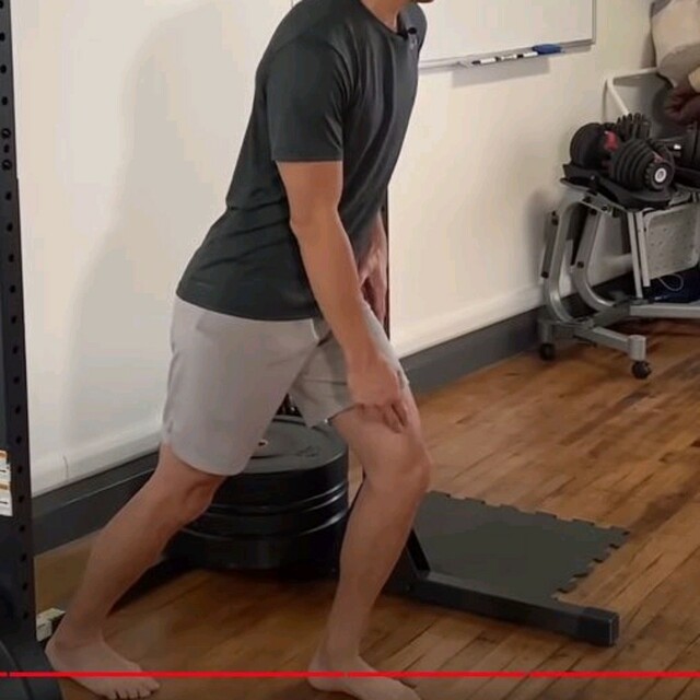 VMO Lunge by Allan B. - Exercise How-to - Skimble Workout Trainer