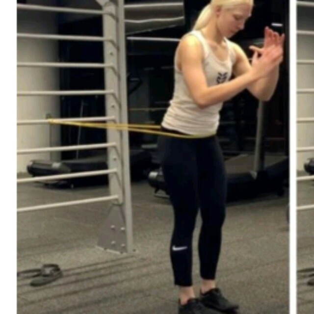 Banded Reverse Lunge Knee Up by Angel Ehrlich - Exercise How-to - Skimble