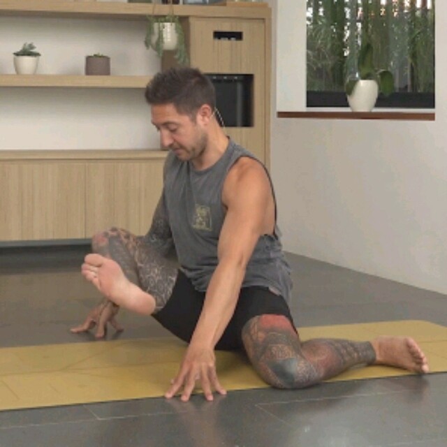 90-90 Lift Leg by Alex 🌊. - Exercise How-to - Skimble