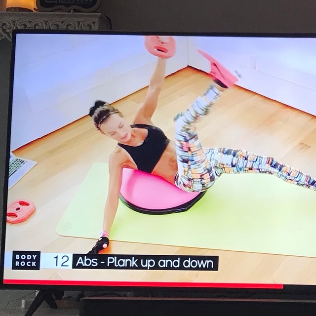 Body rock Core - Moderate Workout by Melissa Leng - Skimble