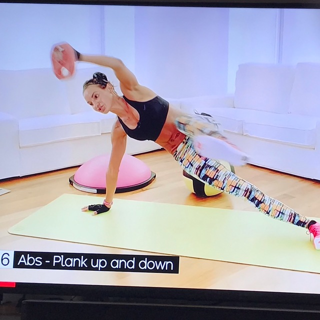 Body Rock Side Plank Toe Touch by Melissa Leng - Exercise How-to - Skimble