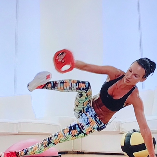 Body Rock Side Plank Toe Touch by Melissa Leng - Exercise How-to - Skimble