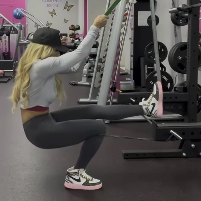 Lock Your Knee Out At The Top by Melissa Leng - Exercise How-to - Skimble