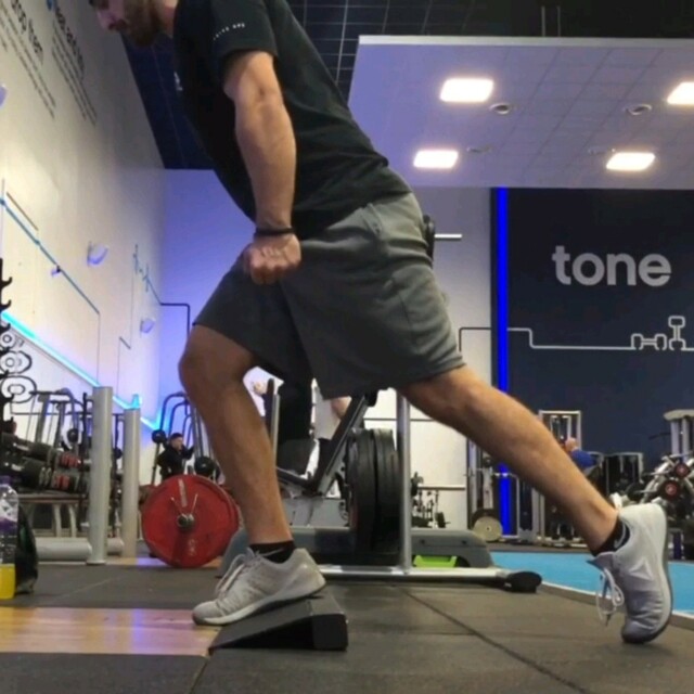 Front Heel Elevated Split Squat by 𝔻𝕖𝕤𝕖𝕣𝕥 𝔽𝕠𝕩🦊 🌟 - Exercise How-to ...