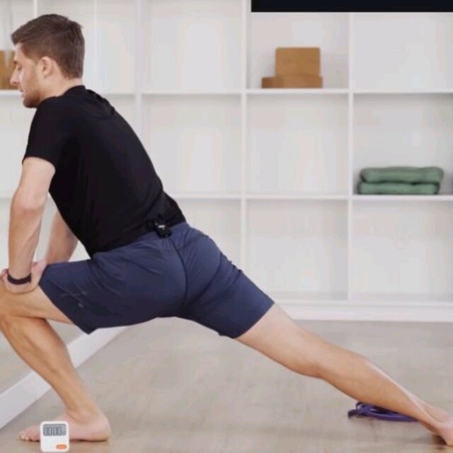 Knee To Wall Lunge by Allan B. - Exercise How-to - Skimble