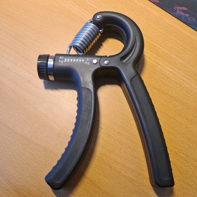 Hand drücken by Lutz K. - Anleitung für Übungen - Skimble