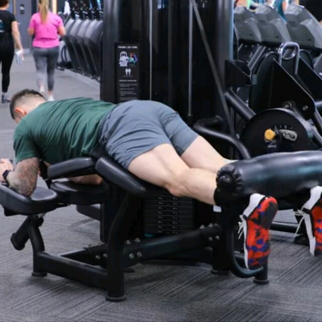 Lying leg curl by Francisco Perez - Ejercicio Cómo hacerlo - Skimble