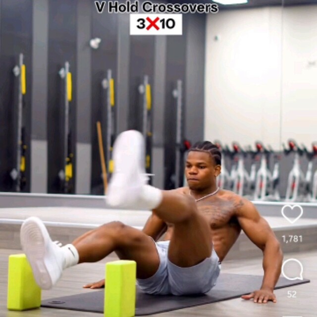 V Hold Crossovers por Martel Berry - Ejercicio Cómo hacerlo - Skimble