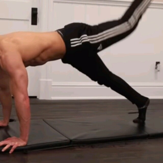 Black Widow Knee Slide by Martel Berry - Exercise How-to - Skimble