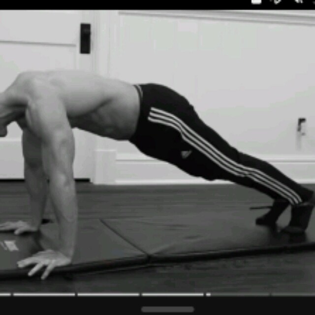 Black Widow Knee Slide by Martel Berry - Exercise How-to - Skimble