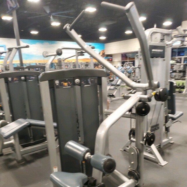 Lat Pulldown Machine by Cisco Figs - Exercise How-to - Skimble