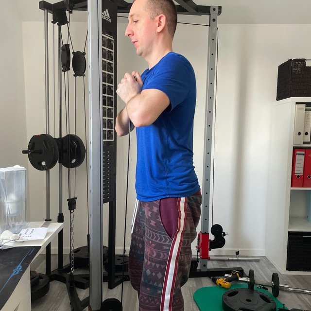 Squat by Kevin W. - Exercise How-to - Skimble Workout Trainer