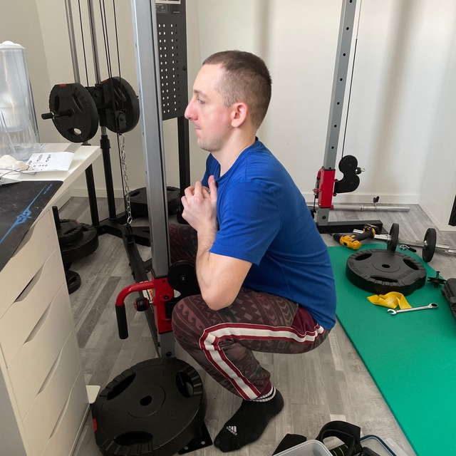 Squat by Kevin W. - Exercise How-to - Skimble Workout Trainer