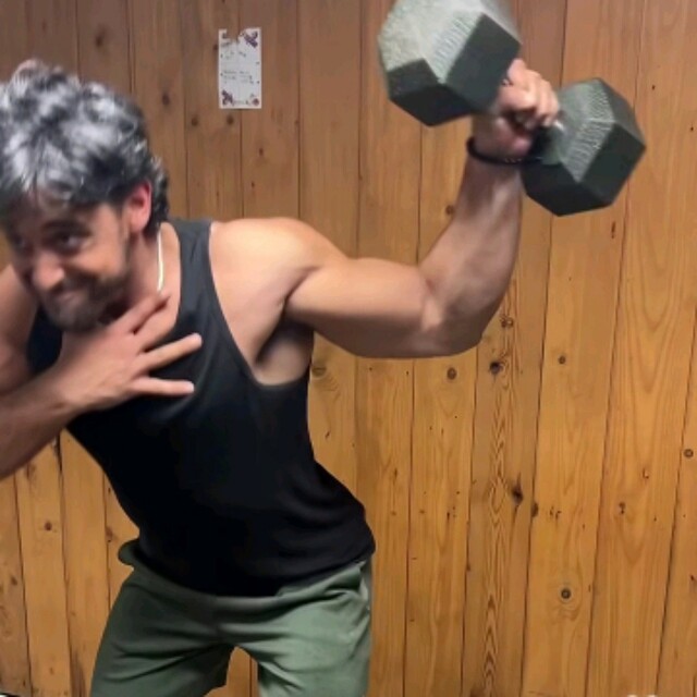 Single Arm Dumbbell Shoulder Shaper by Martel Berry - Exercise How-to ...