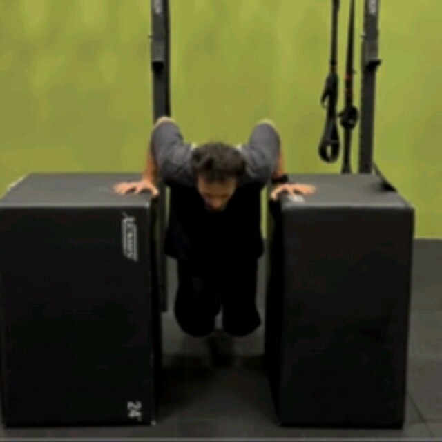 Knees Kip Dips by Alex 🌊. - Exercise How-to - Skimble