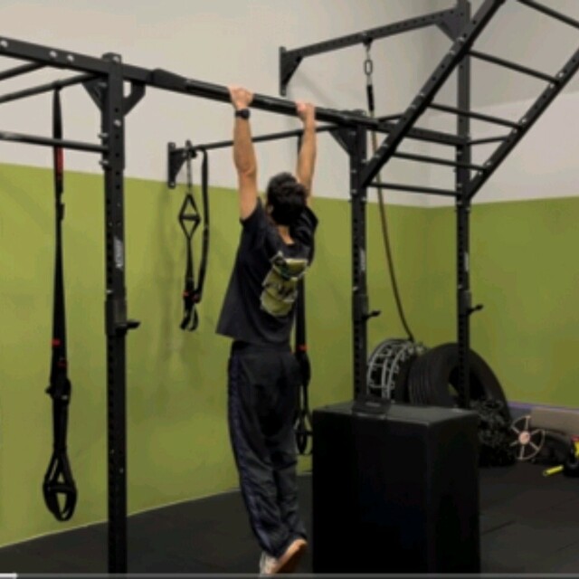 Knees Kip Pull Ups by Alex 🌊. - Exercise How-to - Skimble