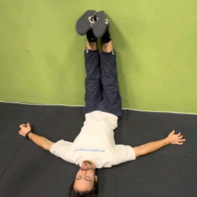 Wall Pancake Splits by Alex 🌊. - Exercise How-to - Skimble