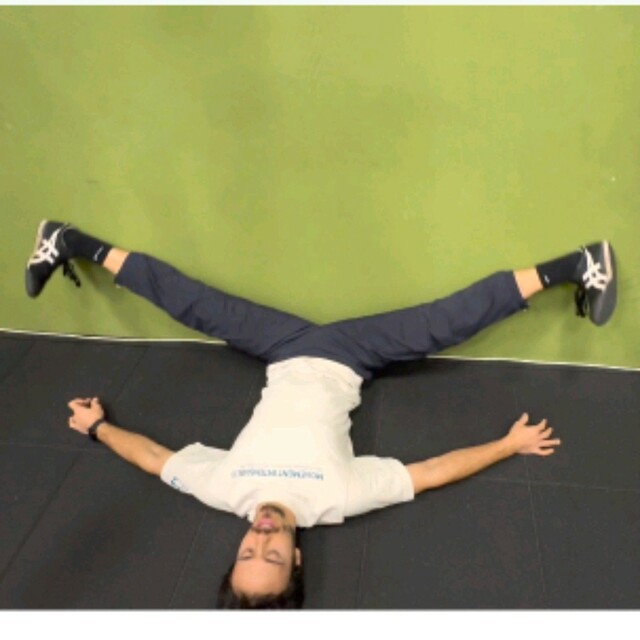 Wall Pancake Splits by Alex 🌊. - Exercise How-to - Skimble