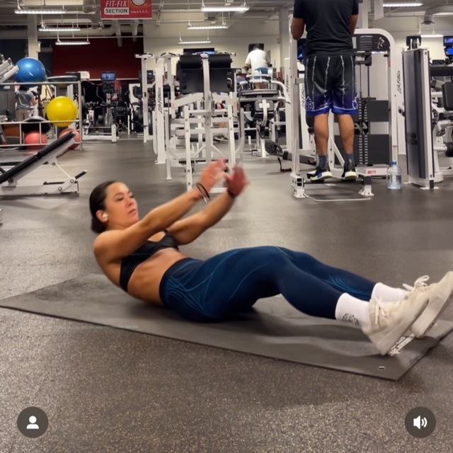 Alternating Dumbbell V-ups by Deanna B. - Exercise How-to - Skimble