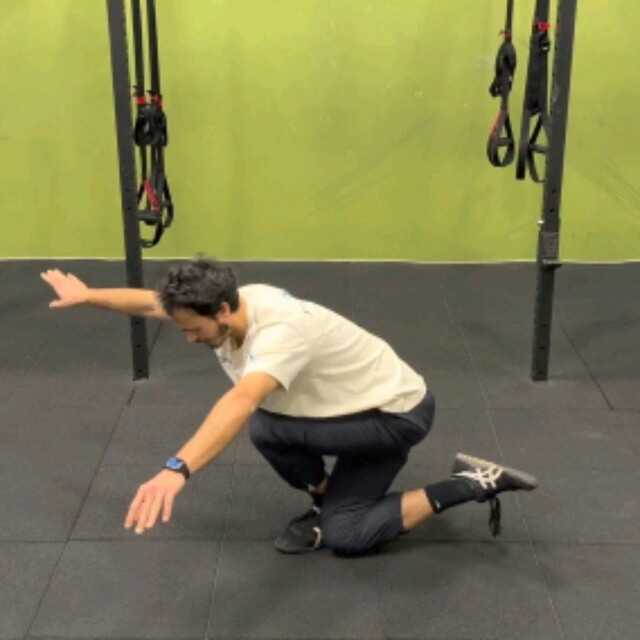 Bent Leg Dragon Squat by Alex 🌊. - Exercise How-to - Skimble