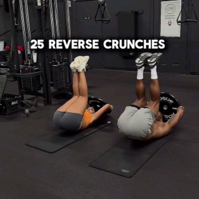 Reverse Crunch With Weight by Martel Berry - Exercise How-to - Skimble