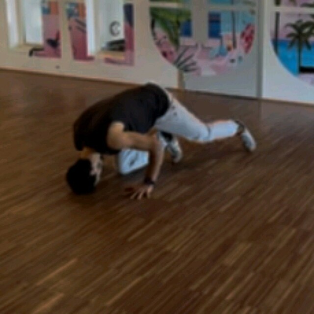 Head Touch Knees Push Up by Alex 🌊. - Exercise How-to - Skimble