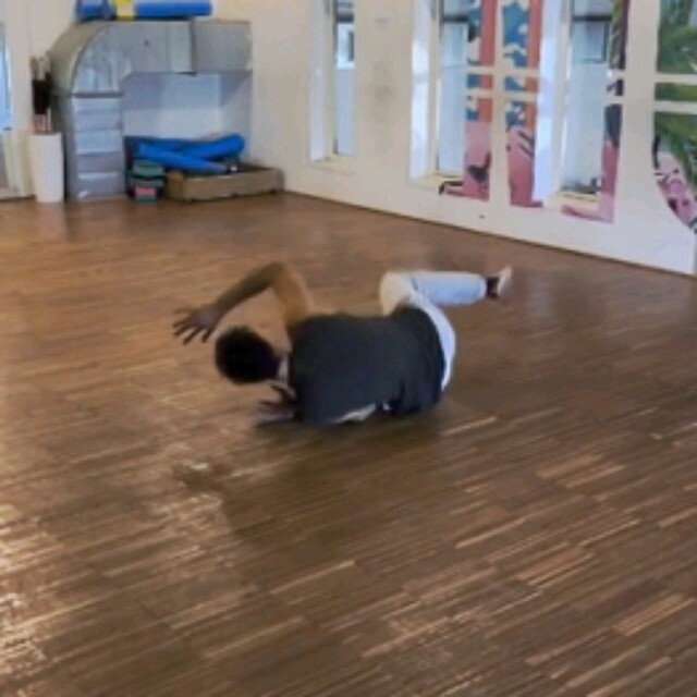 Side Roll by Alex 🌊. - Exercise How-to - Skimble Workout Trainer