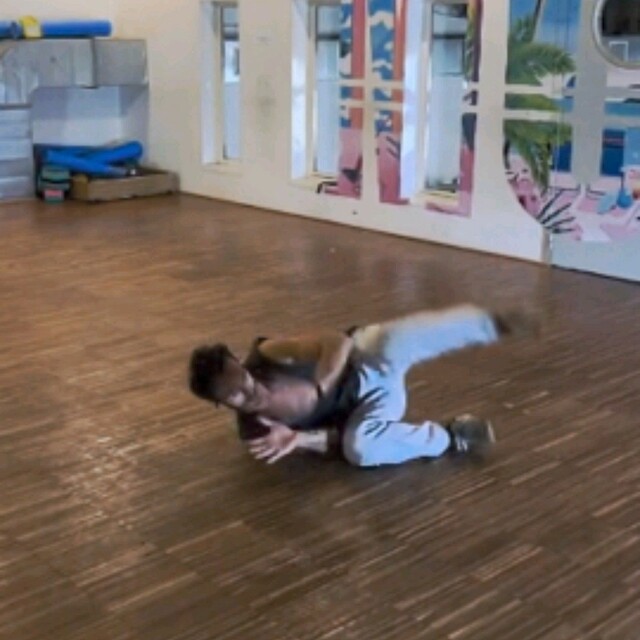 Side Roll by Alex 🌊. - Exercise How-to - Skimble Workout Trainer