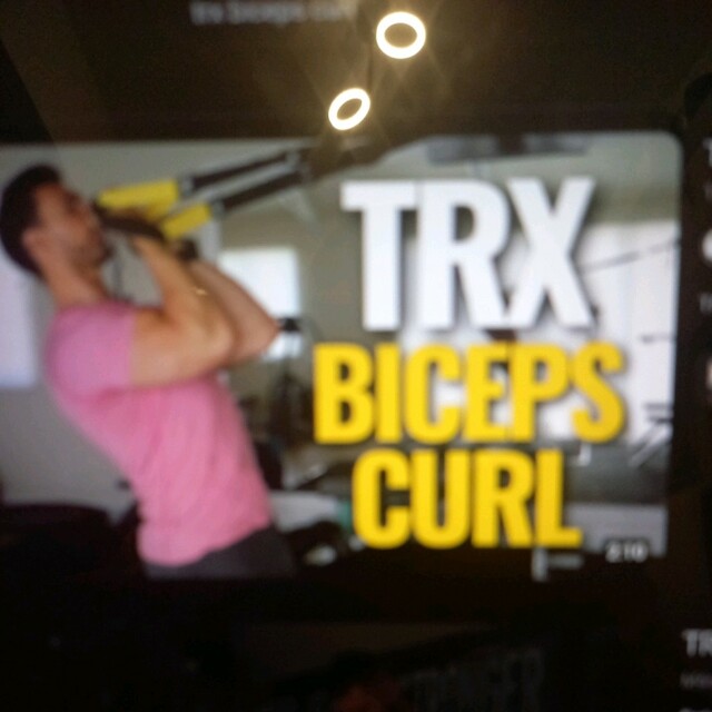TRX Bíceps Curl by Juanma Menendez - Exercise How-to - Skimble
