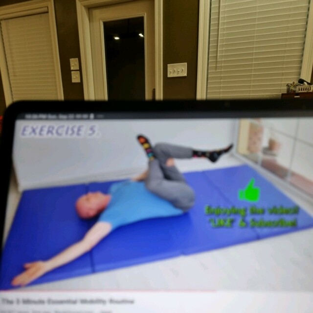 Glute Stretch Rotation by Chan Y. - Exercise How-to - Skimble