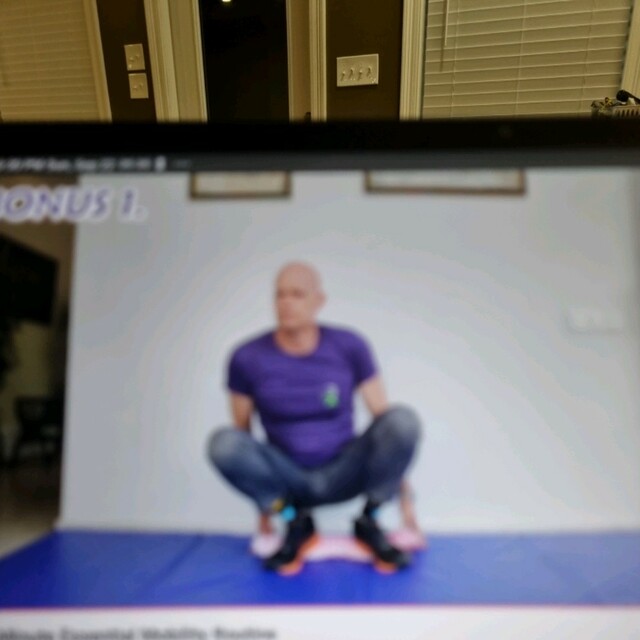 Asian Squat With Sideways Sway by Chan Y. - Exercise How-to - Skimble