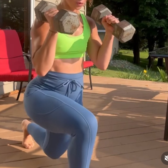 Dumbbell Reverse Lunge With Bicep Curl por Deanna B. - Ejercicio Cómo ...