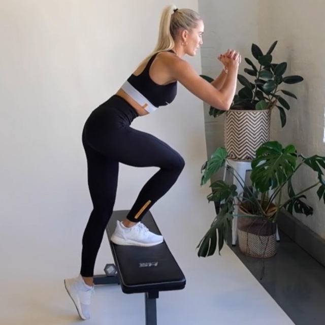 Step Ups 2 by Fifi J. - Exercise How-to - Skimble Workout Trainer